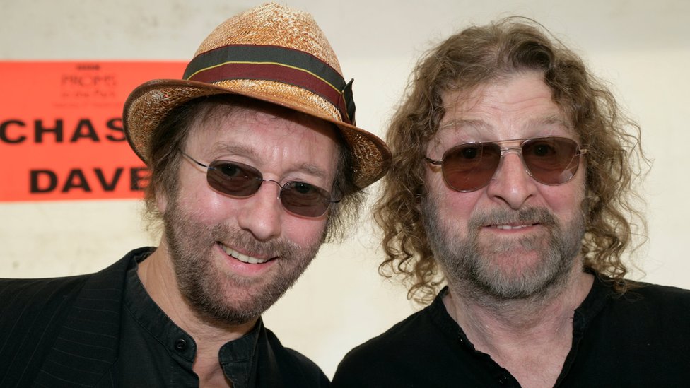 Chas & Dave singer Chas Hodges diagnosed with cancer - BBC News