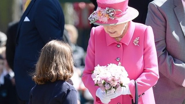 Windsor public greet Queen ahead of birthday celebration - BBC News