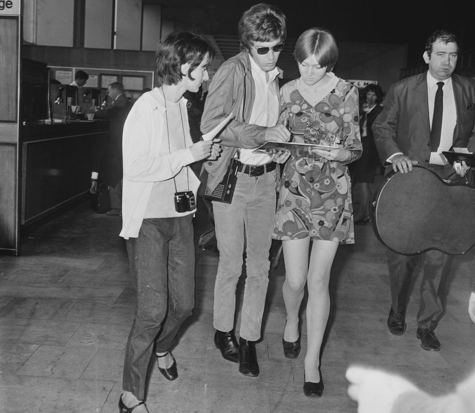 Scott Walker: A life in music in pictures - BBC News