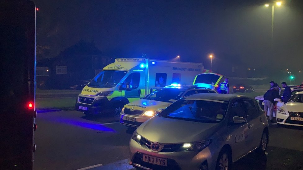 Leeds taxi driver knocked unconscious by thrown brick - BBC News