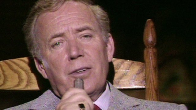 Irish crooner Val Doonican dies at the age of 88 - BBC News