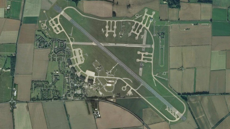 Red Arrows RAF Scampton air base to be sold off - BBC News