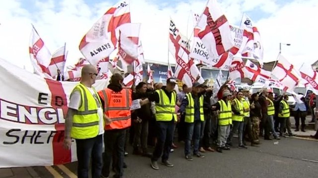 Nine arrests after EDL demonstration - BBC News