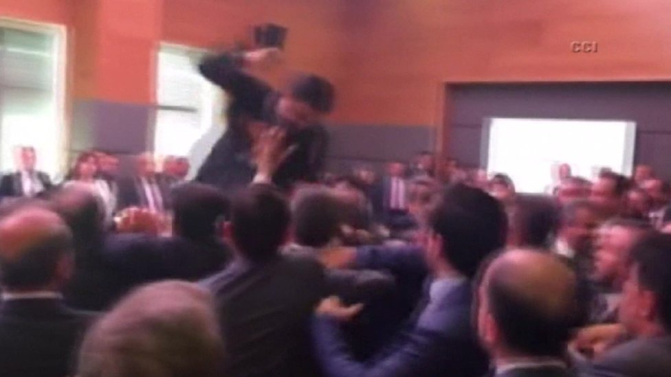 Brawl erupts at Turkish parliament - BBC News