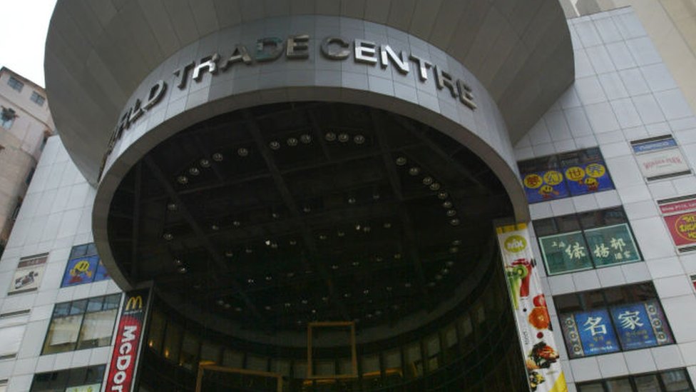 Rescatan a más de 100 personas del tejado del World Trade Center de ...