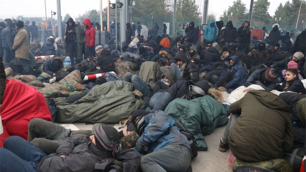 Poland border crisis: What's happening on the Belarus border? - CBBC ...