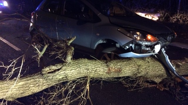Storm Imogen: Flooding and choppy waves hit Dorset - BBC News