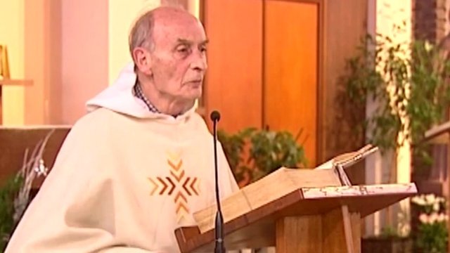 Hollande attends Notre Dame mass for Fr Jacques Hamel - BBC News