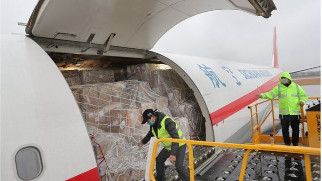 فيروس كورونا: نقل لقاح عبر العالم "يتطلب 8000 طائرة عملاقة"