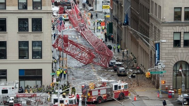 Onlooker films New York crane collapse - BBC News