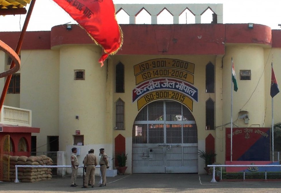 India prisons: Why security needs to be improved - BBC News