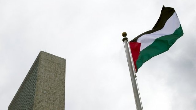 Palestinian flag raised at UN in New York - BBC News