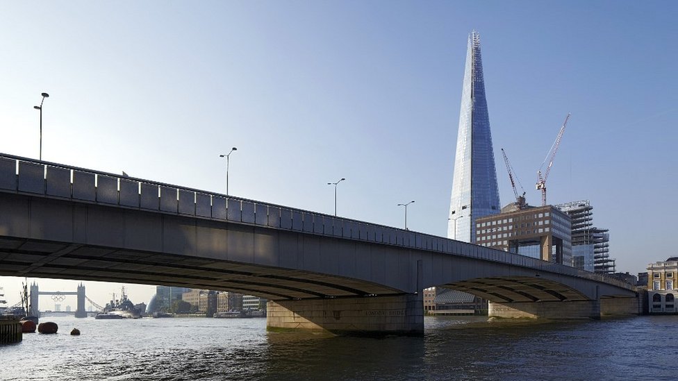 London Bridge road works force partial Thames crossing closure - BBC News