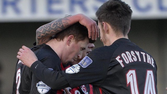 Billy Joe Burns spot-kicks give Crusaders vital victory - BBC Sport