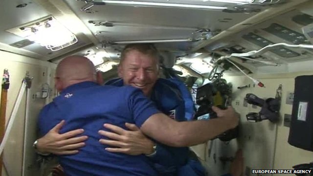 Tim Peake's New Year message from International Space Station - BBC News