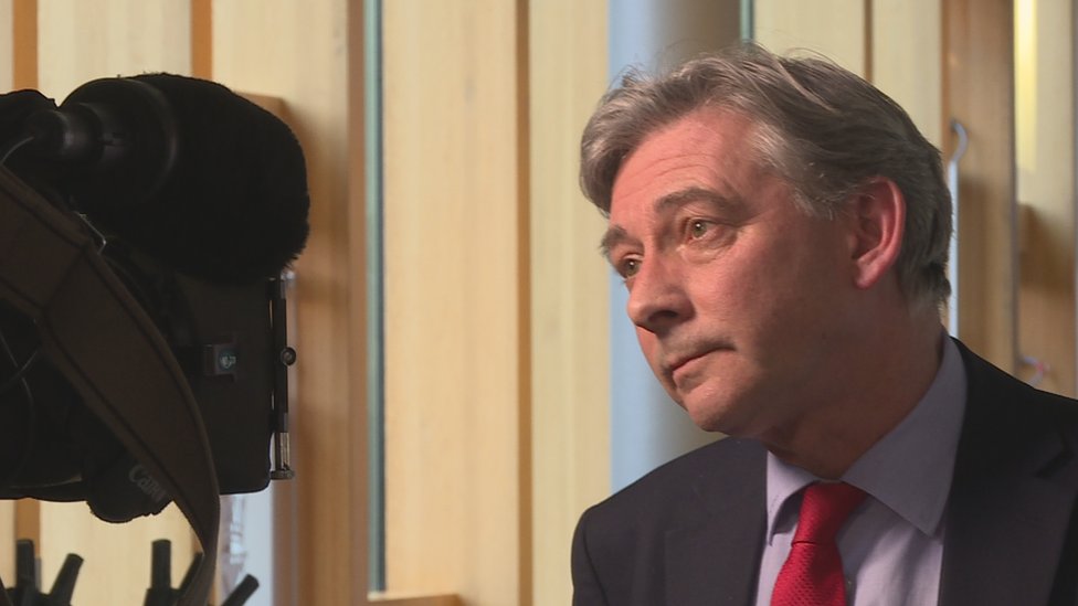 Richard Leonard: Remain must be on Brexit ballot paper - BBC News