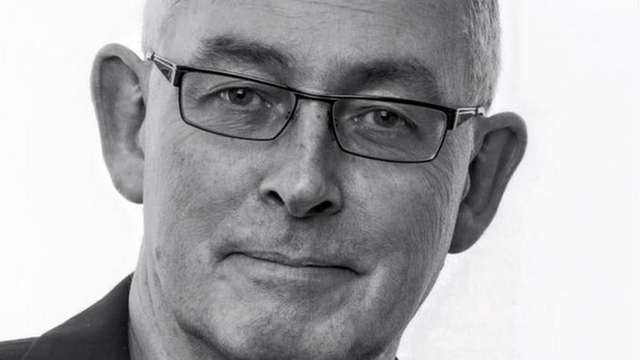 London Underground's 'mind the gap' man Phil Sayer dies - BBC News