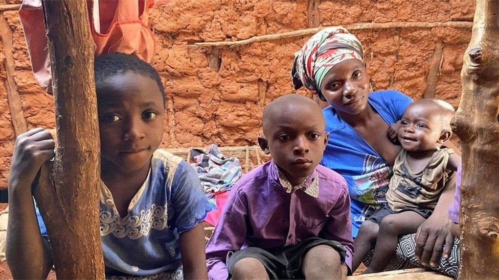 Enfants Affamés En Afrique Enfants Affamés En Afrique Illustration