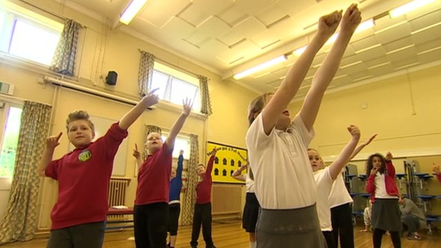 Shakespeare giving Rumney school pupils 'confidence' - BBC News