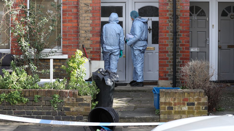 Kew murder: French film-maker 'was strangled' - BBC News