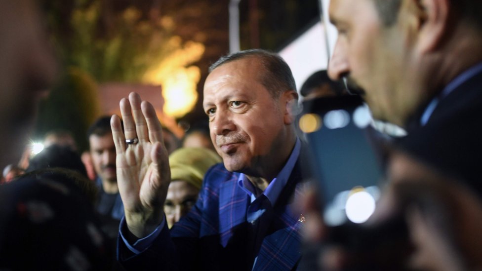 El presidente Recep Tayyip Erdogan gana el histórico referendo que le ...