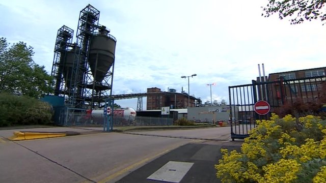 Union in Wolverhampton determined to keep Goodyear open - BBC News