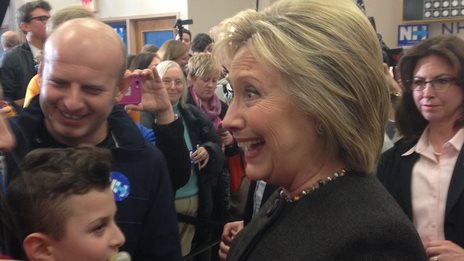 BBC News - US election 2016: On the campaign bus with Hillary Clinton