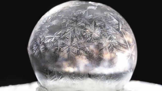 Frozen bubbles are a work of art - BBC Newsround