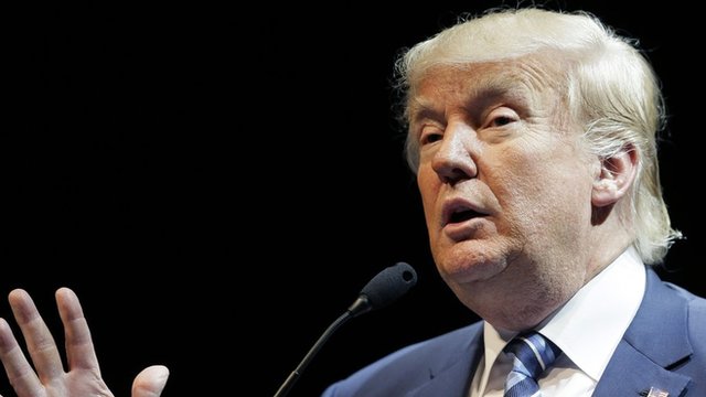 Donald Trump criticised for mocking reporter with disability - BBC News