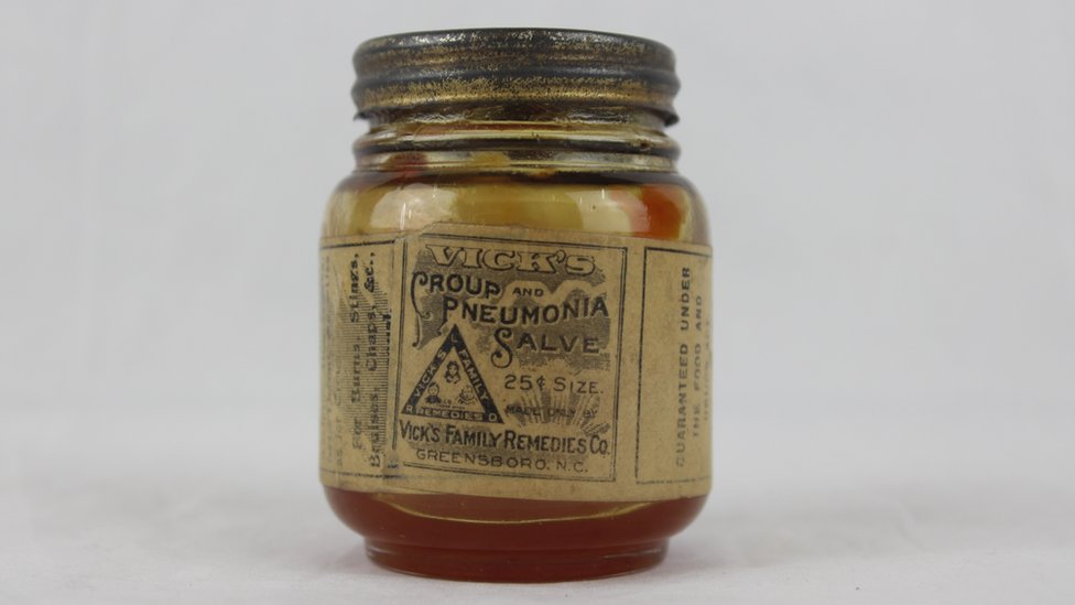 Vicks VapoRub: la fascinante historia del "ungüento mágico" que lleva ...