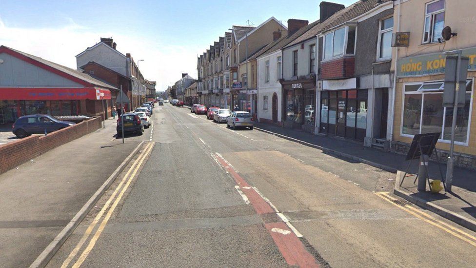 Six men arrested in Llanelli over suspected kidnapping attempt - BBC News