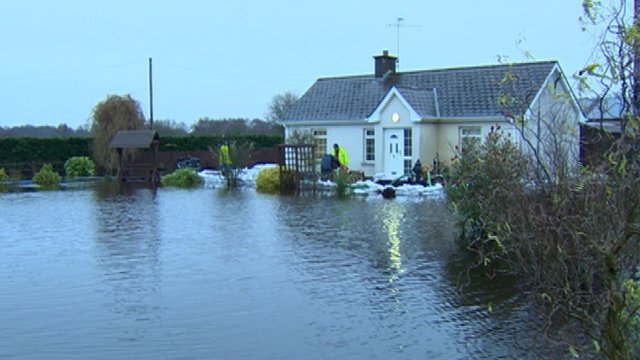 Floods: Lough Neagh water levels at 30-year high - BBC News
