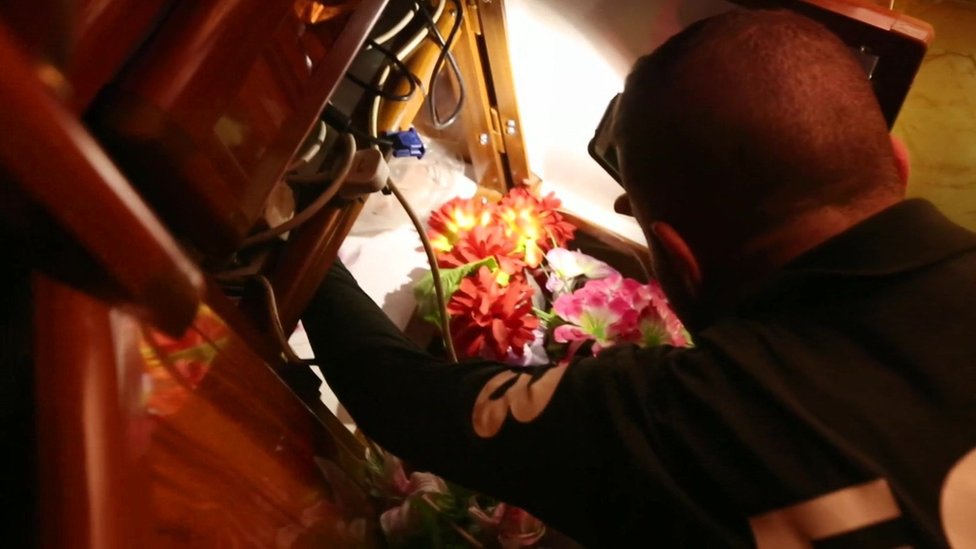 The Iraqi fighters gathering intelligence on IS - BBC News