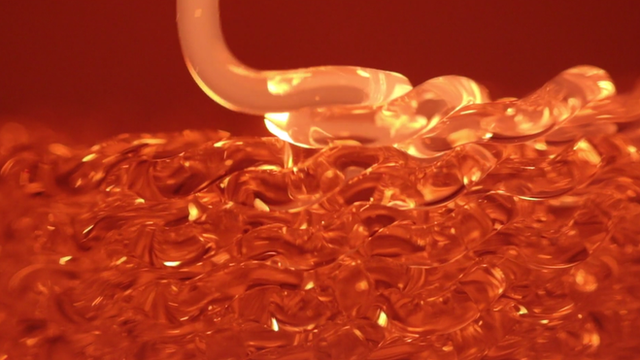 How dribbling glass gets 'stitched' into shape - BBC News