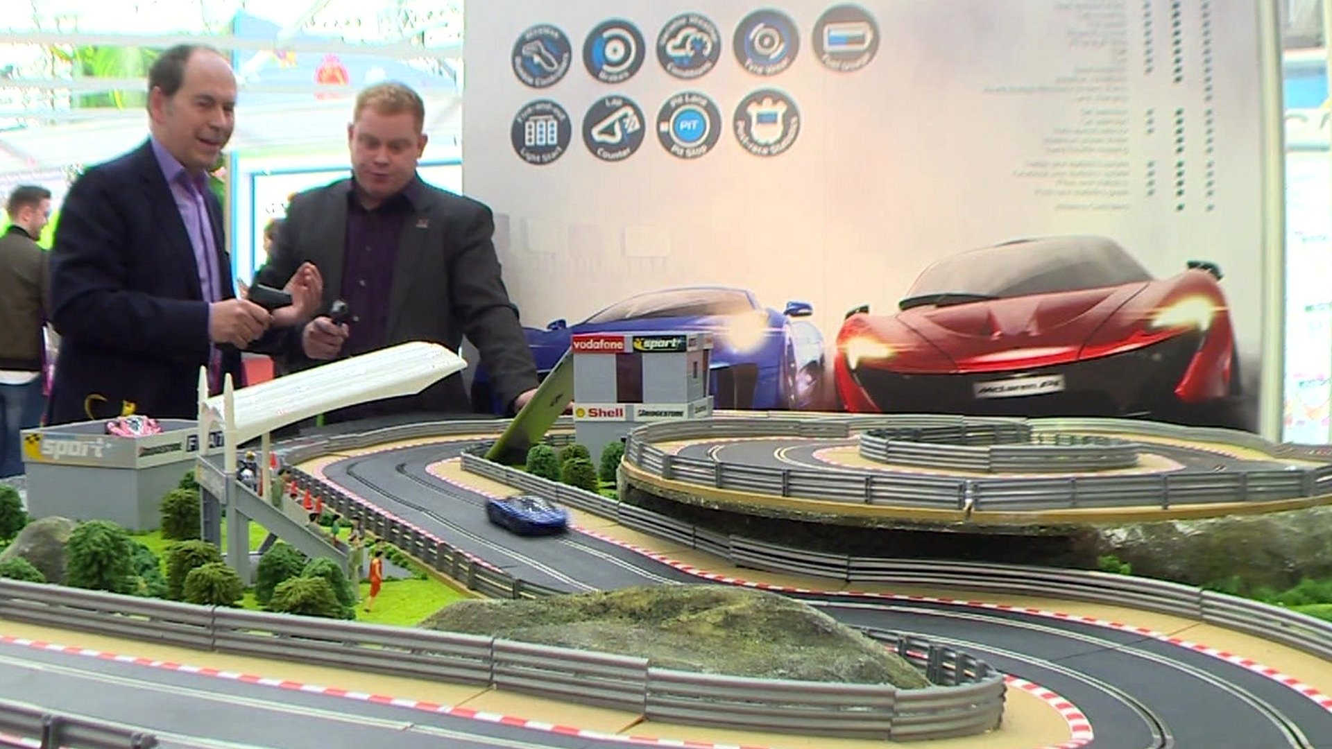 Man turns Scalextric career into full-time job - BBC News