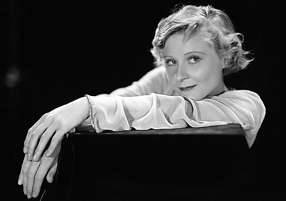 Netflix's Hollywood: Peg Entwistle tragedy made into drama - BBC News