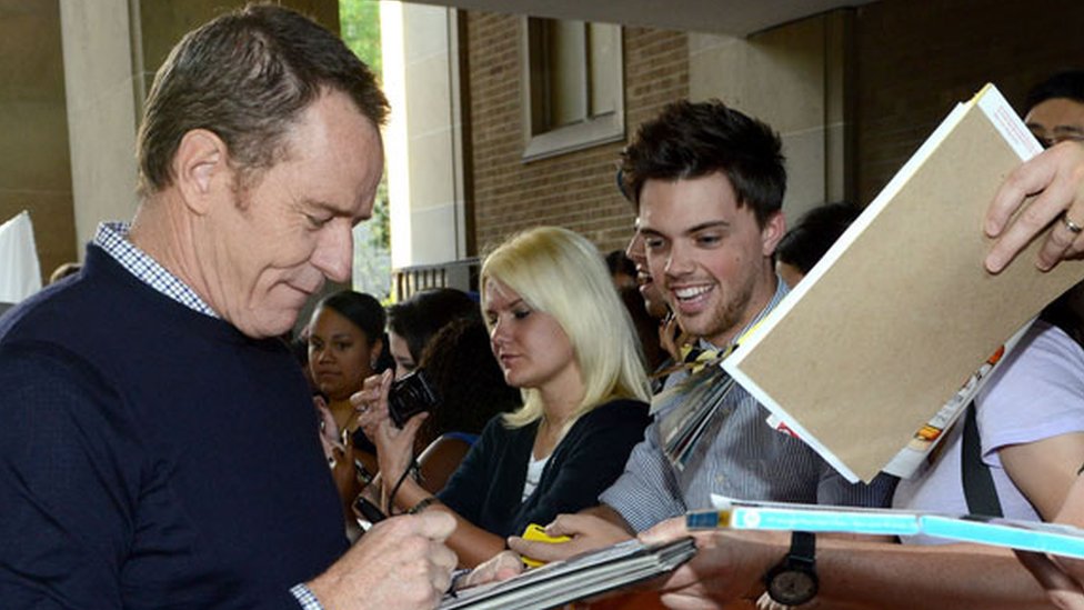 Celebrities Who Sign Autographs Through The Mail 60 Photos ...