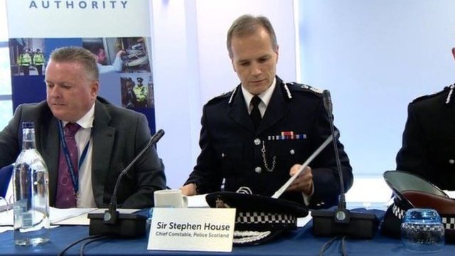 Sir Stephen House to quit as Police Scotland chief constable - BBC News