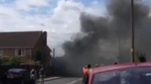 Video shows aftermath of fatal Doncaster crash - BBC News