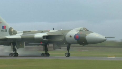 BBC News - Vulcan, Meteor and Venom in Coventry Airport flypast