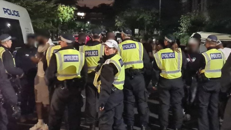 London violence: Shootings leave five injured in one night - BBC News
