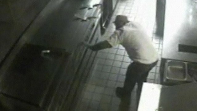 Man hides in Washington DC burger bar, then cooks a meal - BBC News