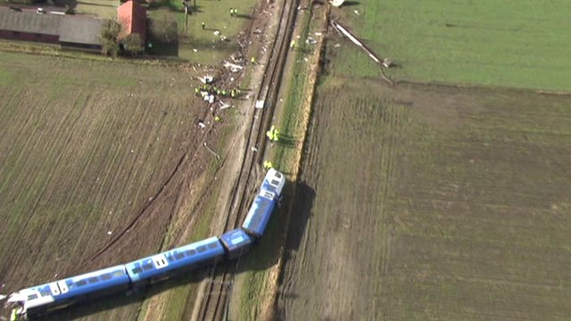 Dutch rail driver killed in crane crash at Dalfsen - BBC News
