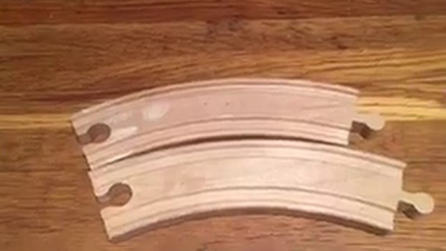 The train track optical illusion that's bewildering the internet - BBC News