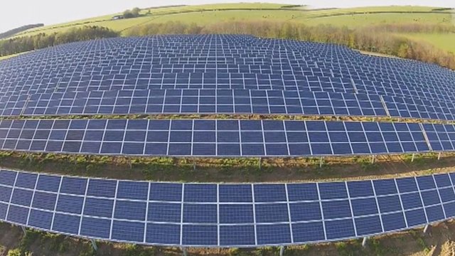 Largest solar power farm in Scotland ready for the sun - BBC News