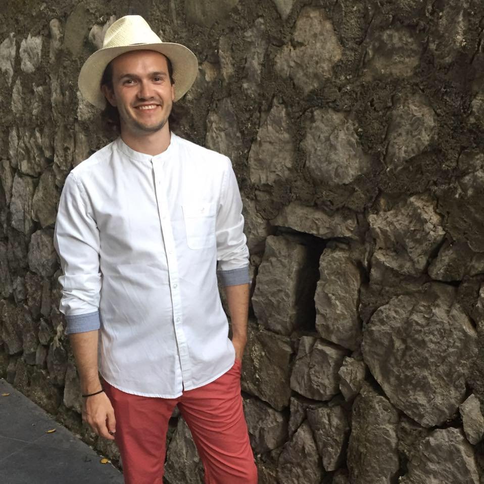 "Ddim yn gwybod pwy o'n i" - BBC Cymru Fyw