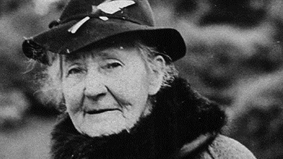 Emma Baines's Instagram, Twitter & Facebook on IDCrawl