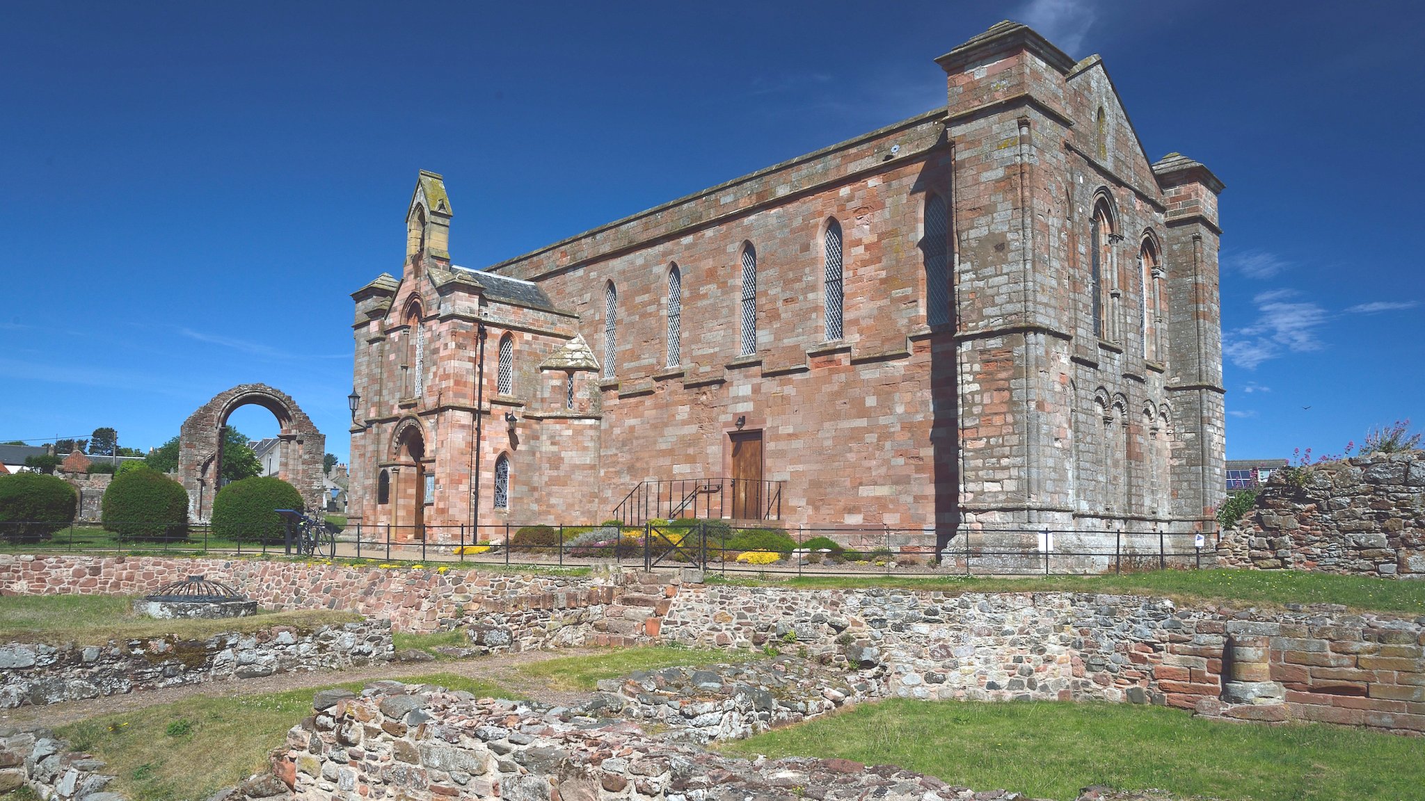 Home of 7th Century princess unearthed in Coldingham - BBC News