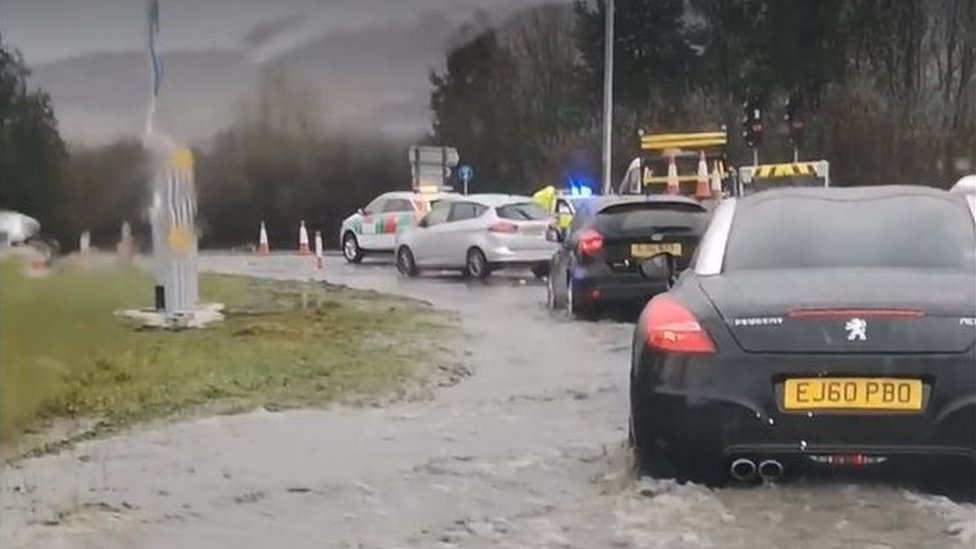 Storm Freya: Gwyntoedd cryfion yn taro Cymru - BBC Cymru Fyw