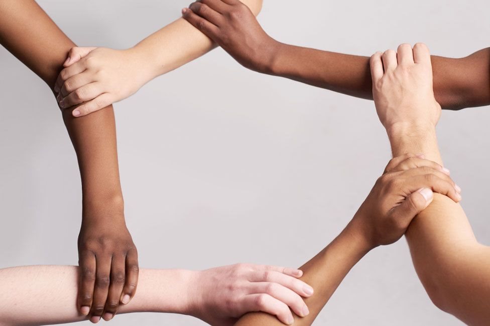 ¿Somos todos racistas y no lo sabemos? | Tele 13